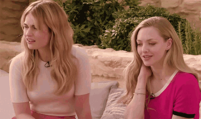 Lily James Amanda Seyfried Lily James Amanda Seyfried Descubre Y Comparte